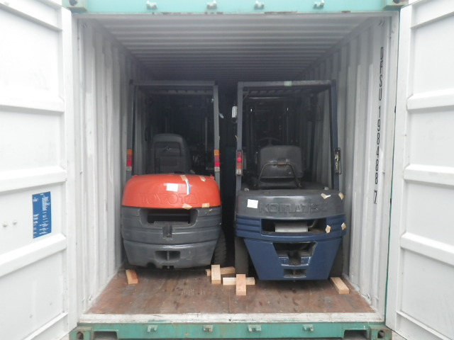 We can ship overseas.(私たちの製品は輸出可能です。) | 有限会社フォークリフト大原